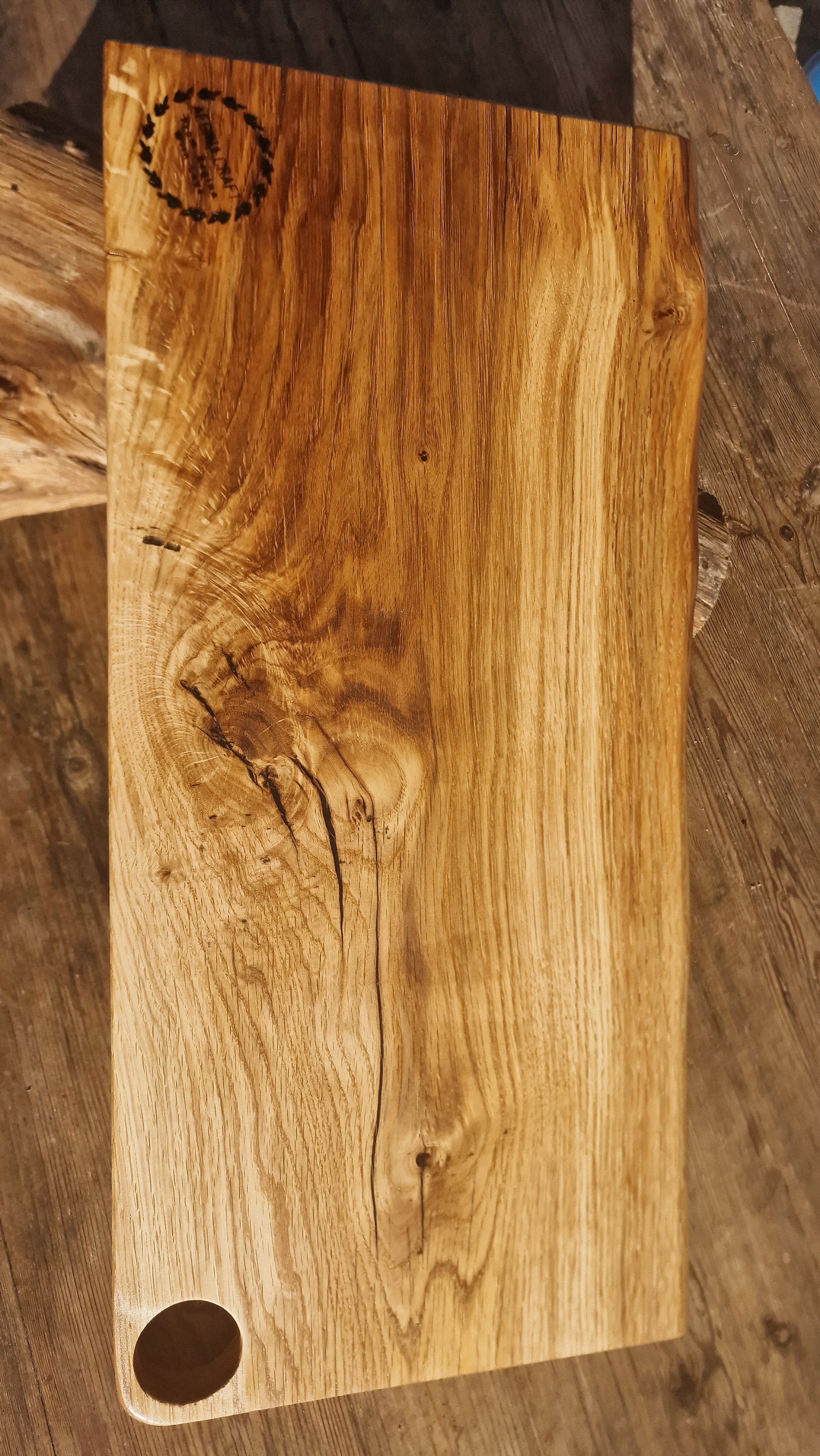 White Oak Epoxy Live Edge Cutting Board – Aegina Craft